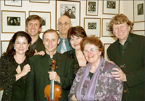 Welcome to the website of pianist Piers Lane